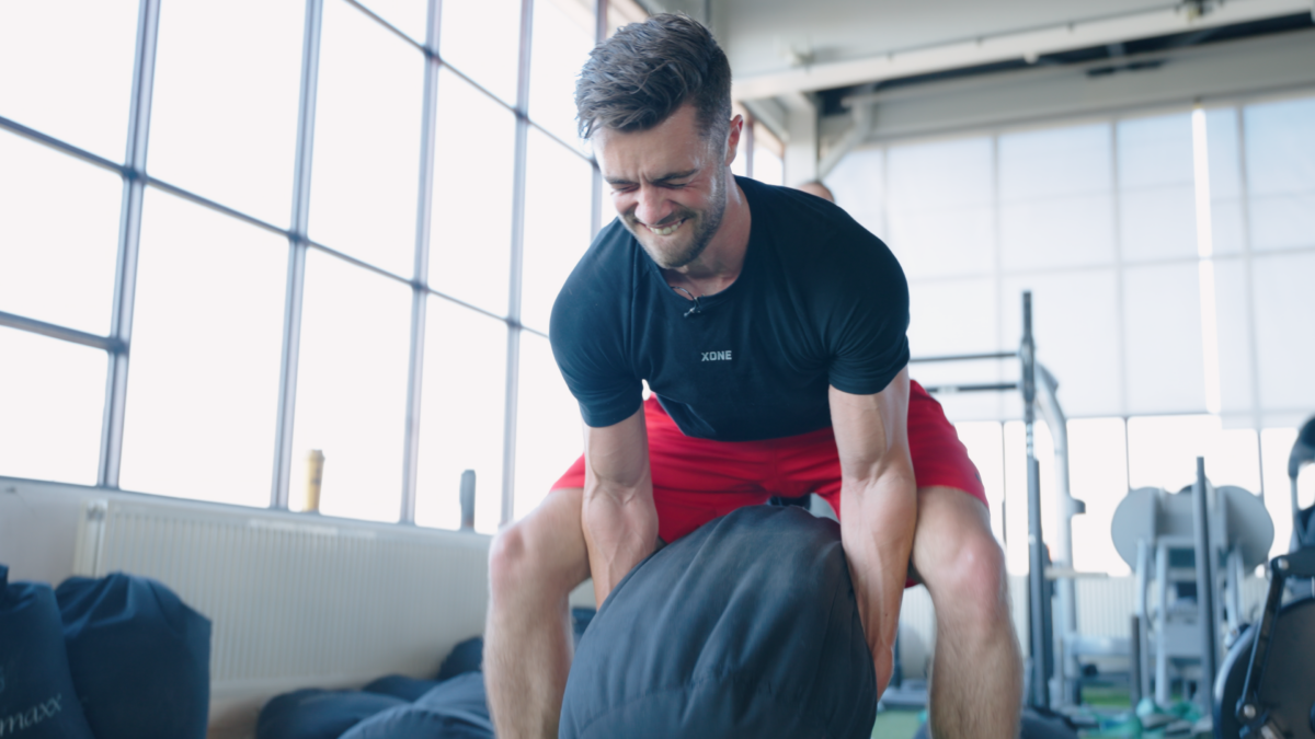 Jasper bewijst met deze work-out des doods dat hij DAY1 waardig is ...