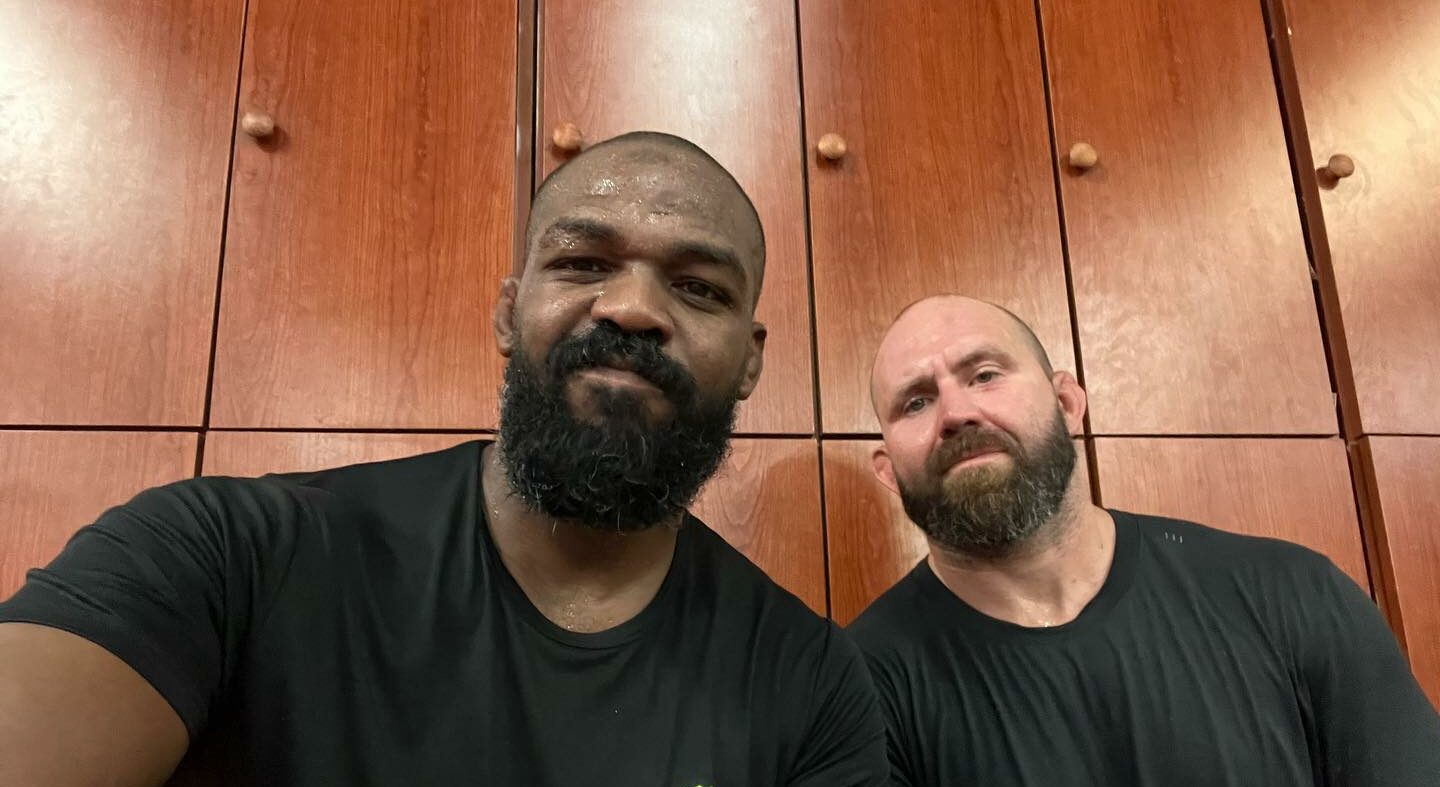 UFC 295: Jon Jones haakt af met blessure, Pavlovich en Aspinall gaan ...