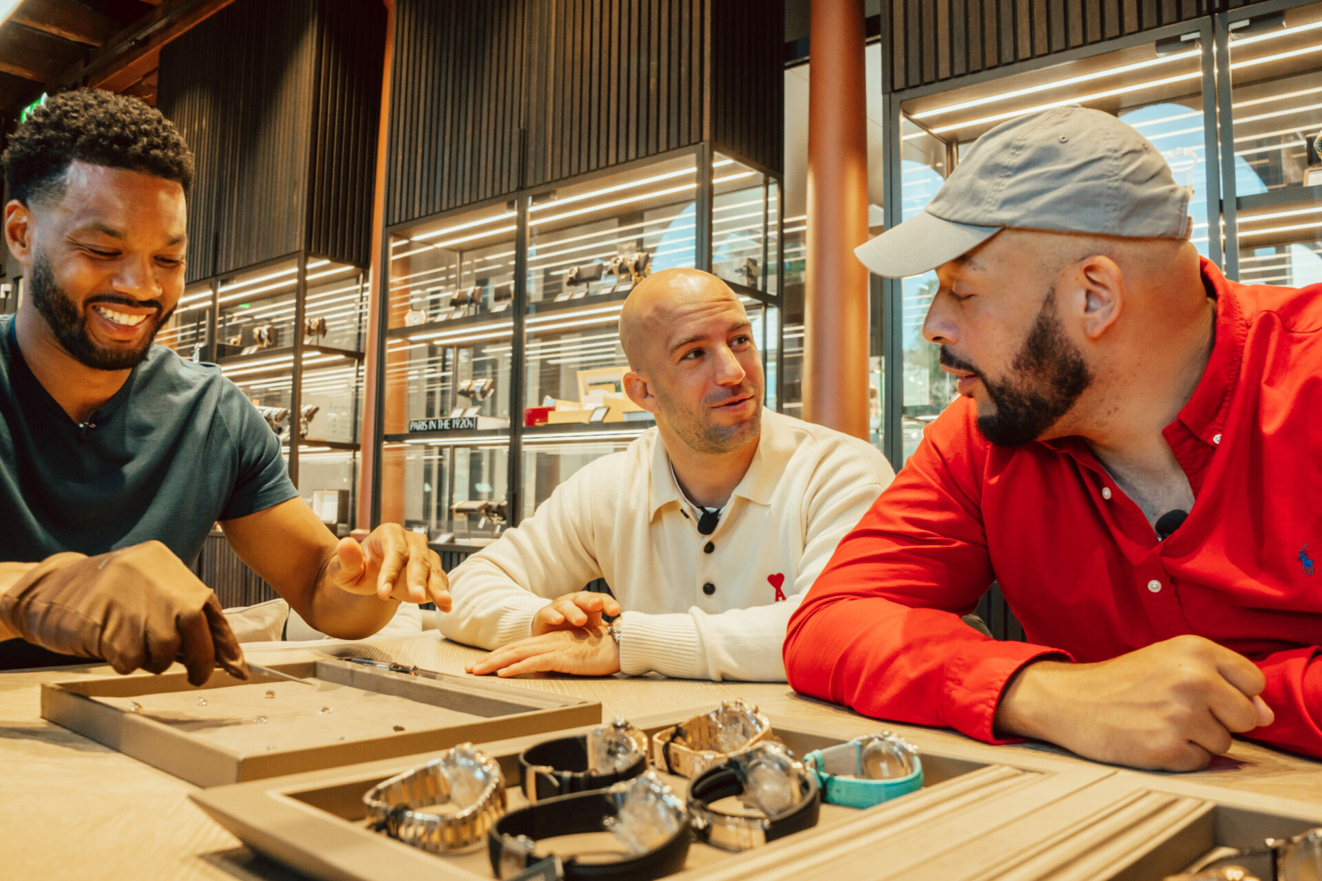 The Gentlemen's Club #2: Qucee & Jay-Jay checken de meest luxueuze ...