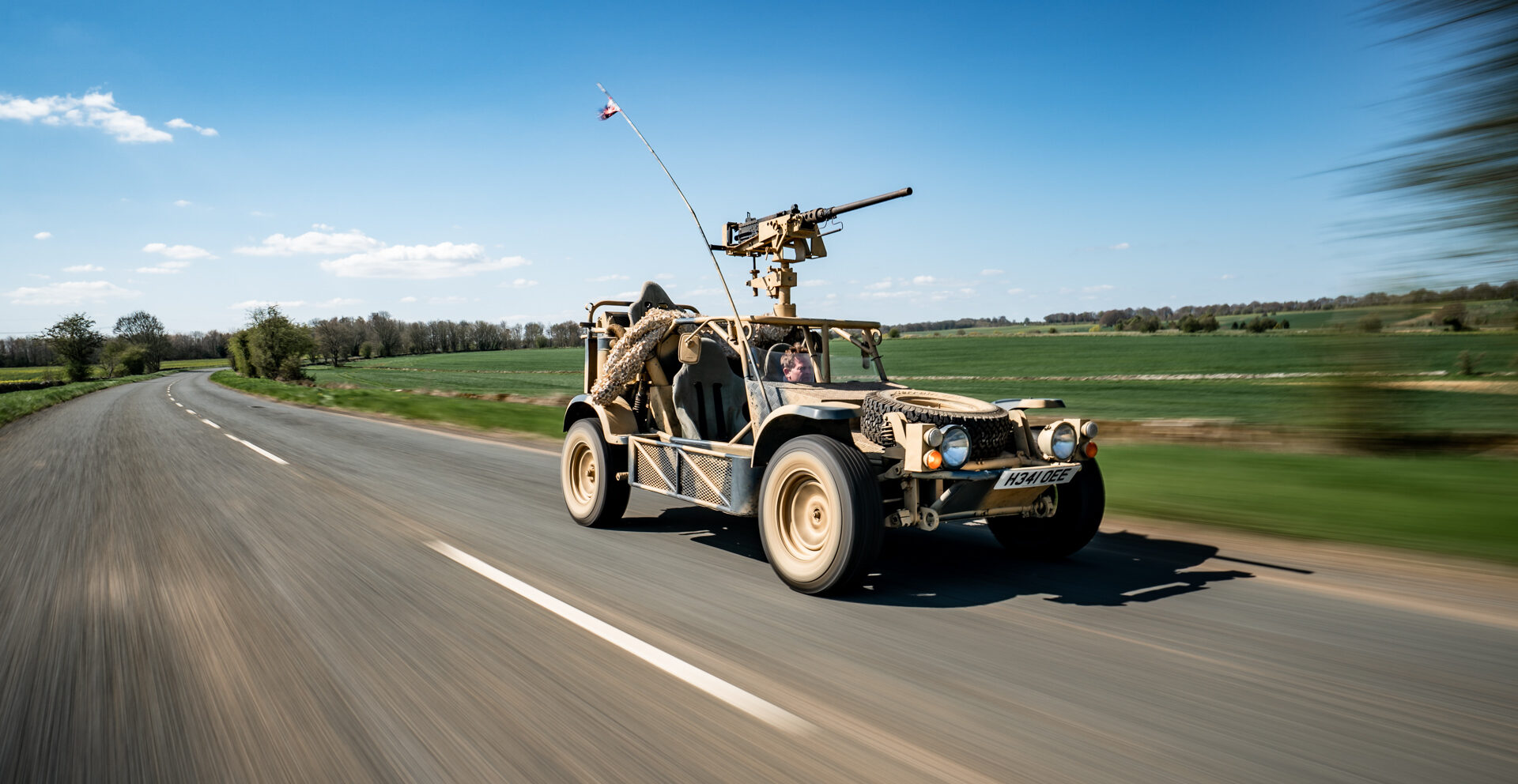 Survivalkoning Bear Grylls verkoopt zijn militaire buggy voor flinke ...
