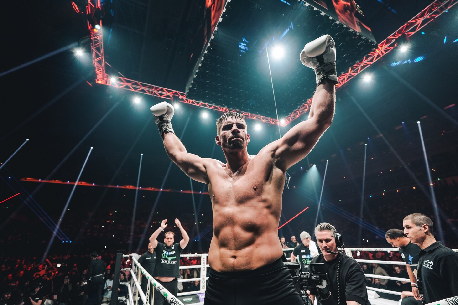 Zoveel verdient Rico Verhoeven tijdens Glory 100 - DAY1 Lifestyle